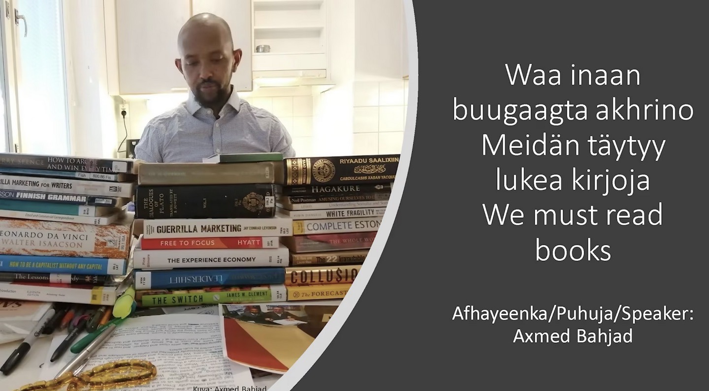 Waa inaan buugaagta akhrino - Meidän täytyy lukea kirjoja - Kirjastokaista